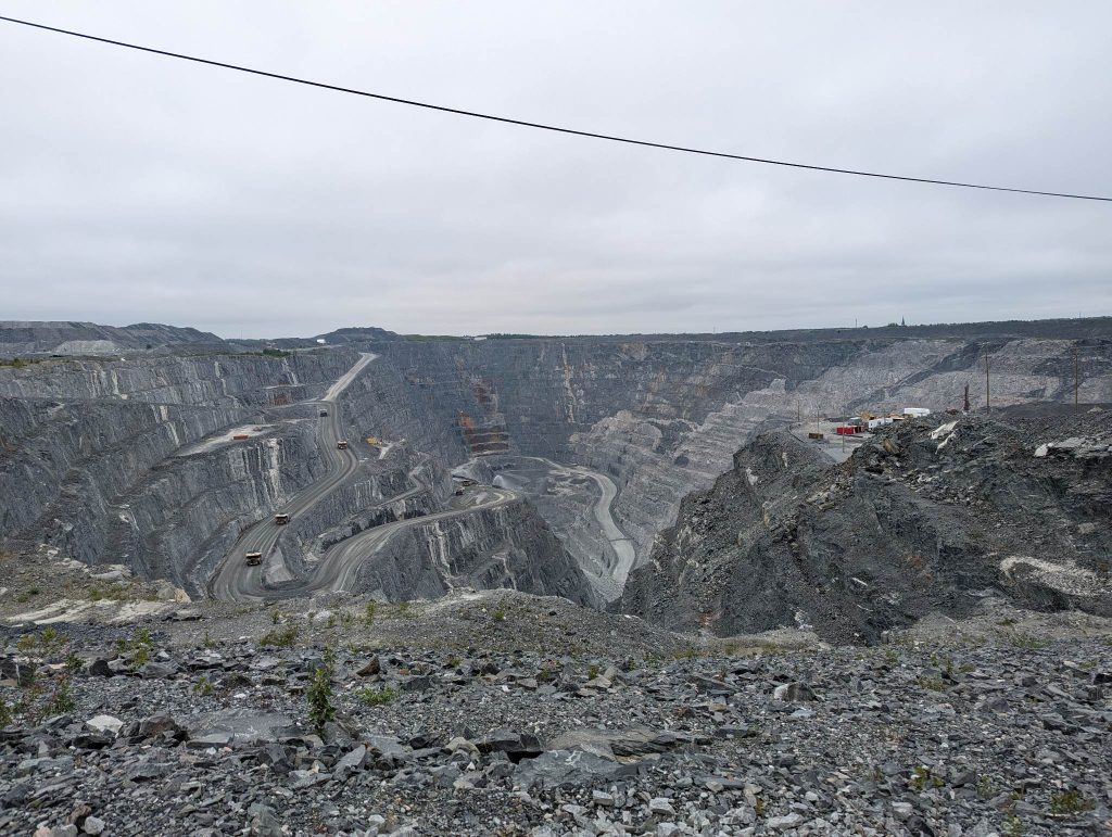 Une visite plus grande que nature à la mine Canadian Malartic | Abitibi ...